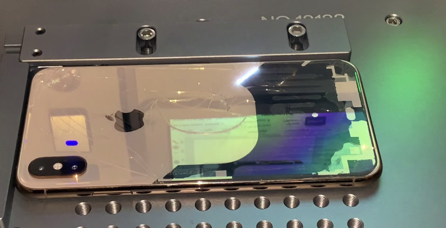Har dit iPhone bagglas brug for hjælp? Vi står klar hos iHero i Silkeborg!